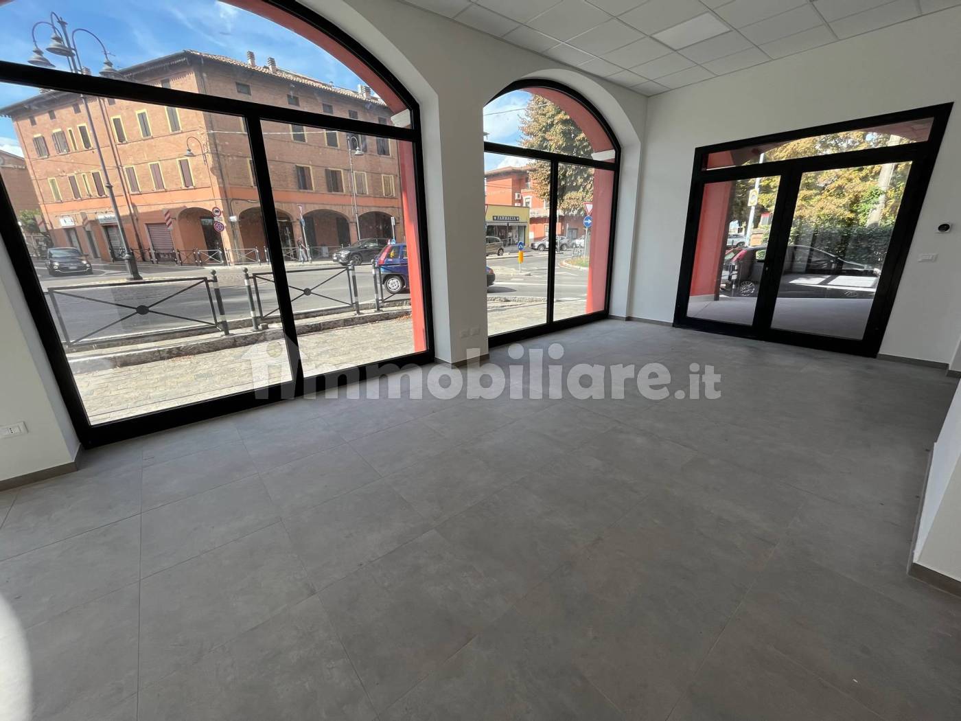 Locale commerciale in Vendita