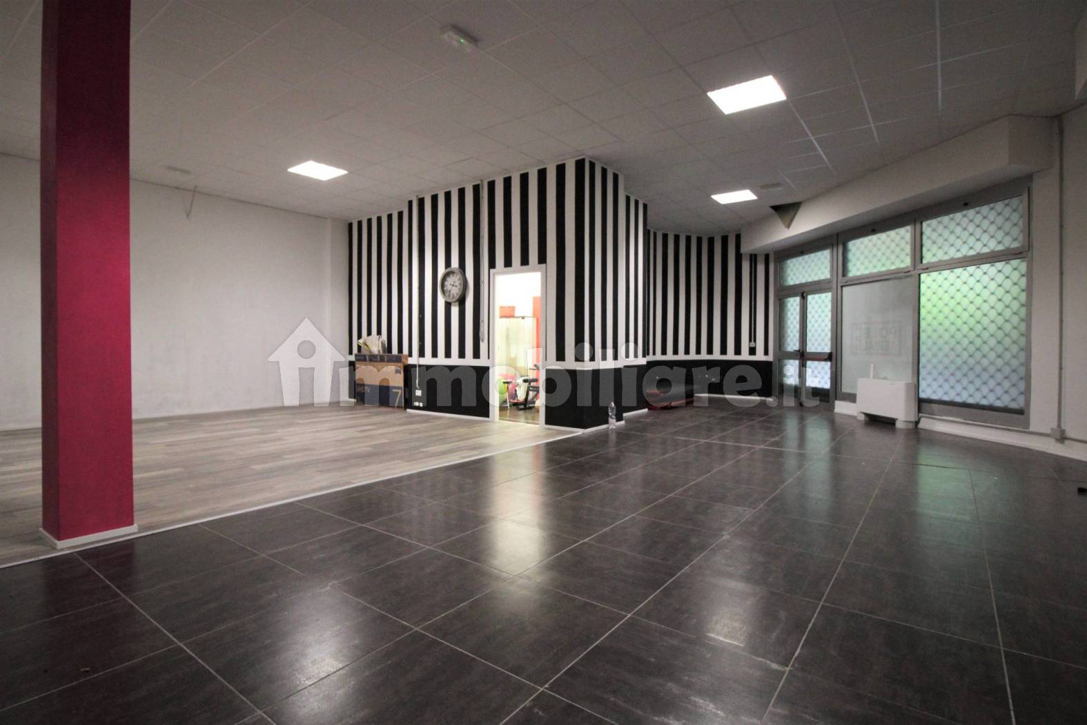 Locale commerciale in Vendita