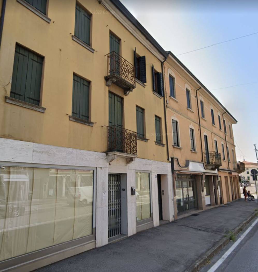 Locale commerciale in Vendita