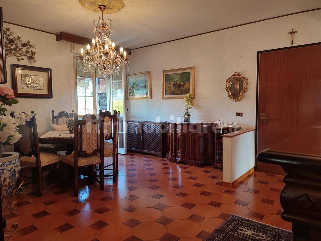 Appartamento buono stato, terzo piano, Avenza, Carrara