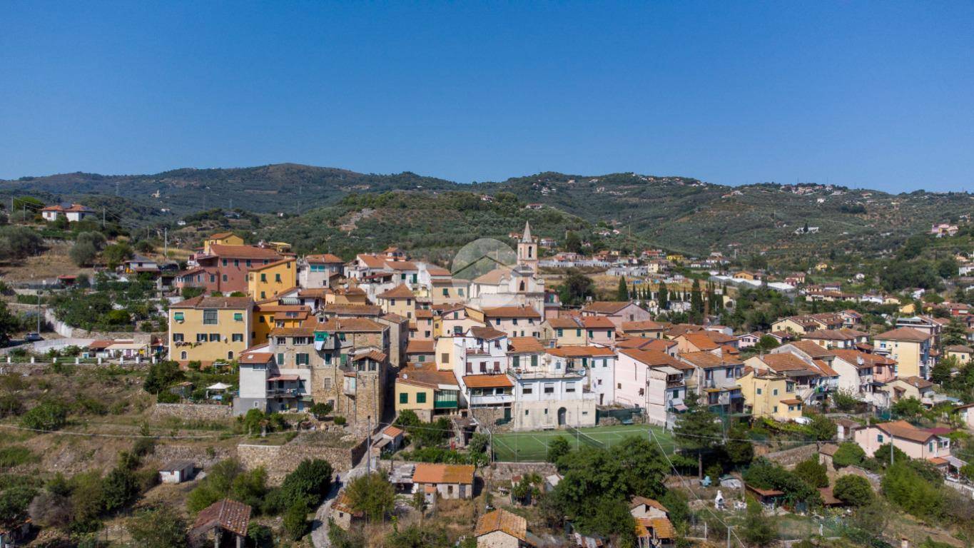 Trilocale via della chiesa 22, Caramagna, Imperia