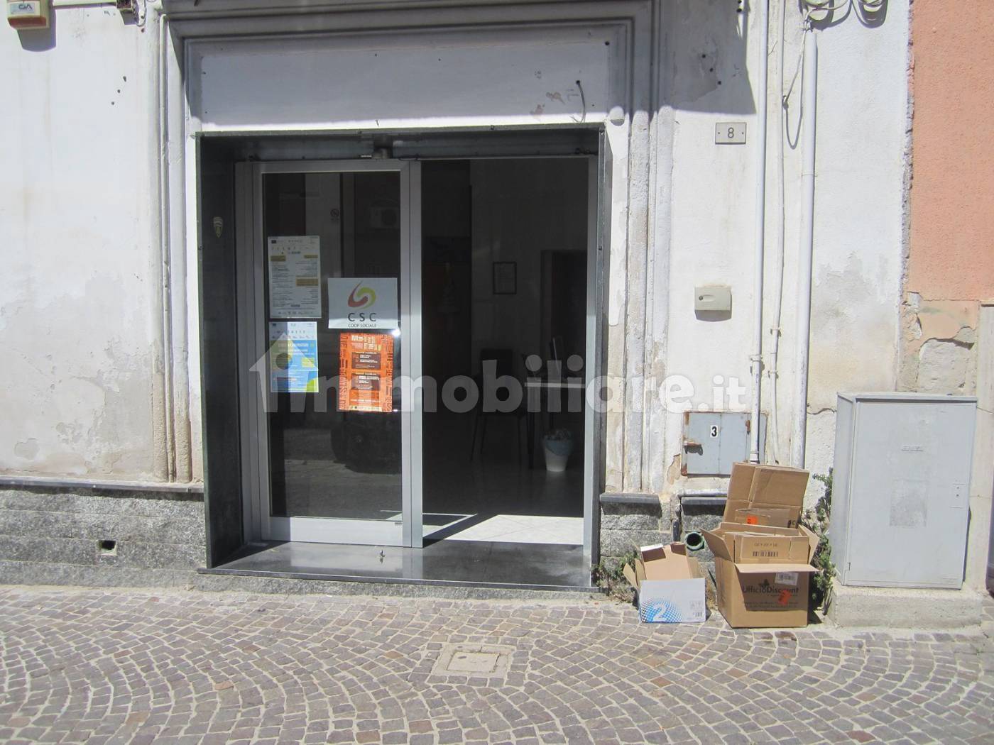 Locale commerciale in Vendita