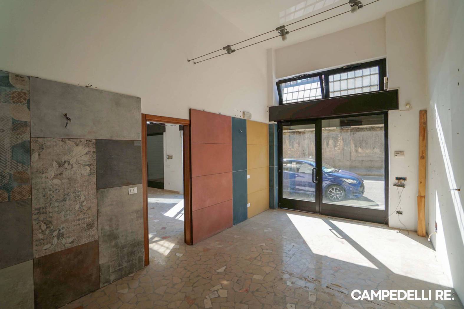 Locale commerciale in Vendita