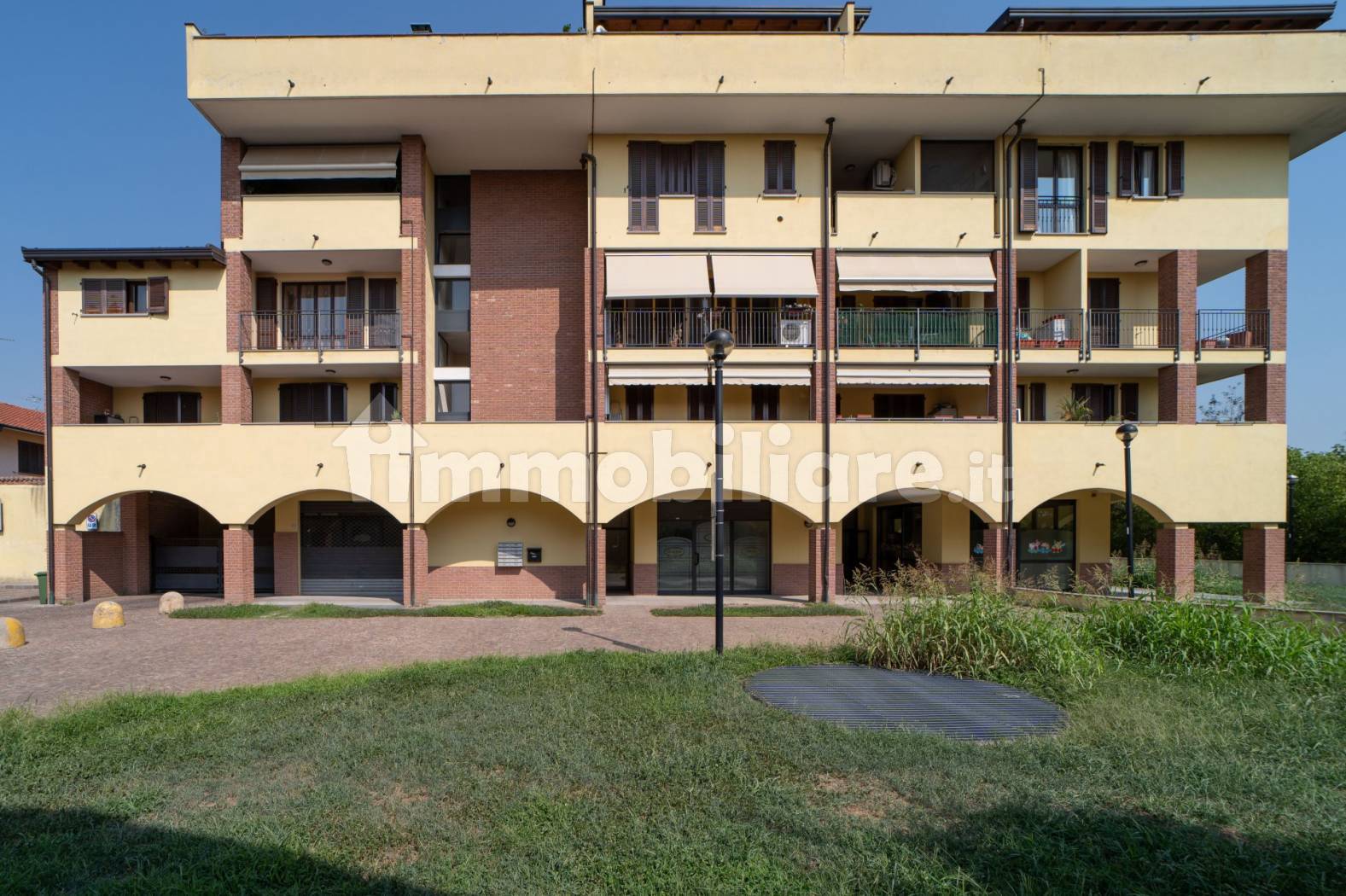 Locale commerciale in Vendita