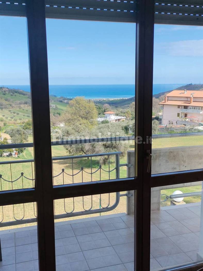 Trilocale ottimo stato, piano rialzato, Colonnella