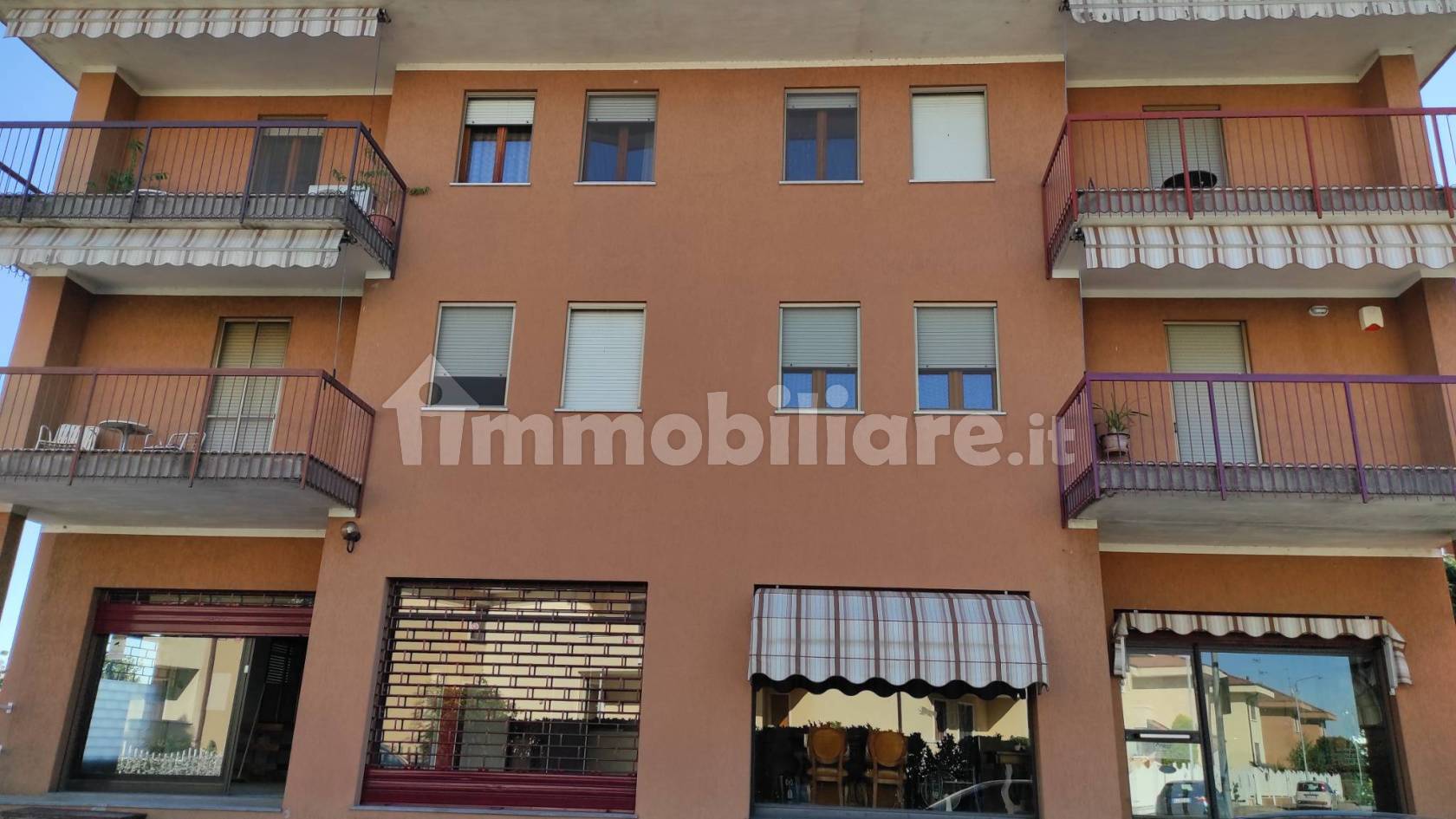 Locale commerciale in Vendita