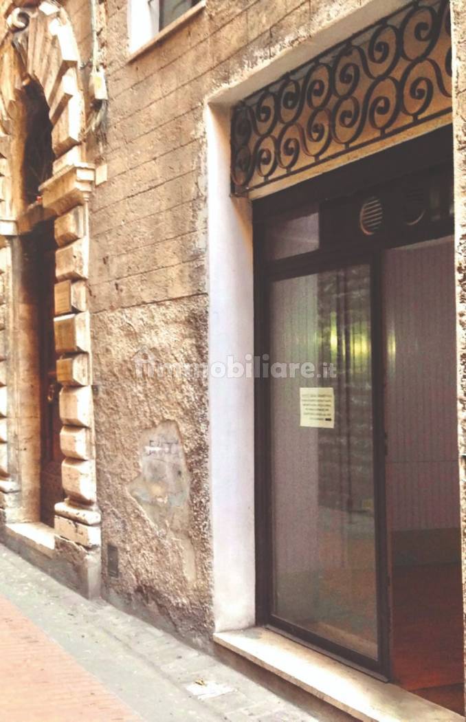 Attività commerciale con laboratorio in Vendita