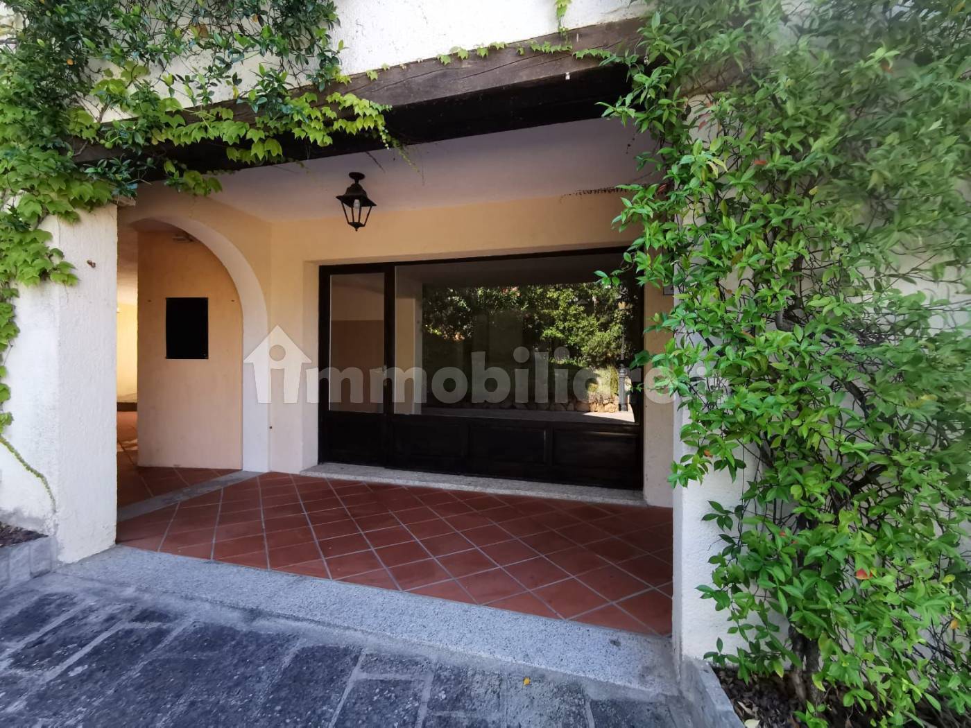 Locale commerciale in Vendita