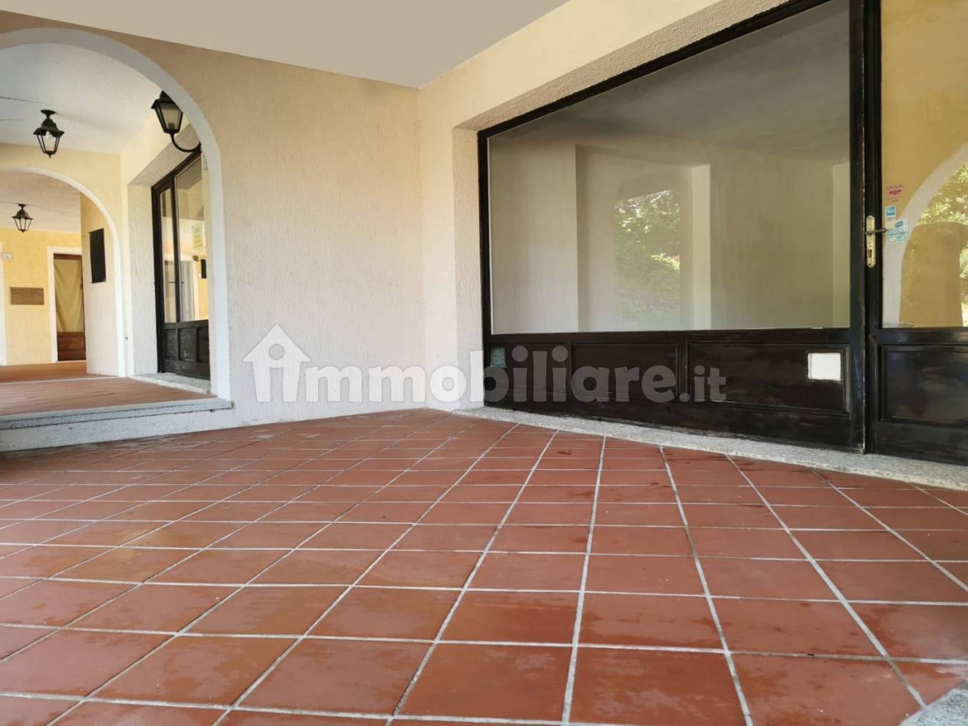 Locale commerciale in Vendita