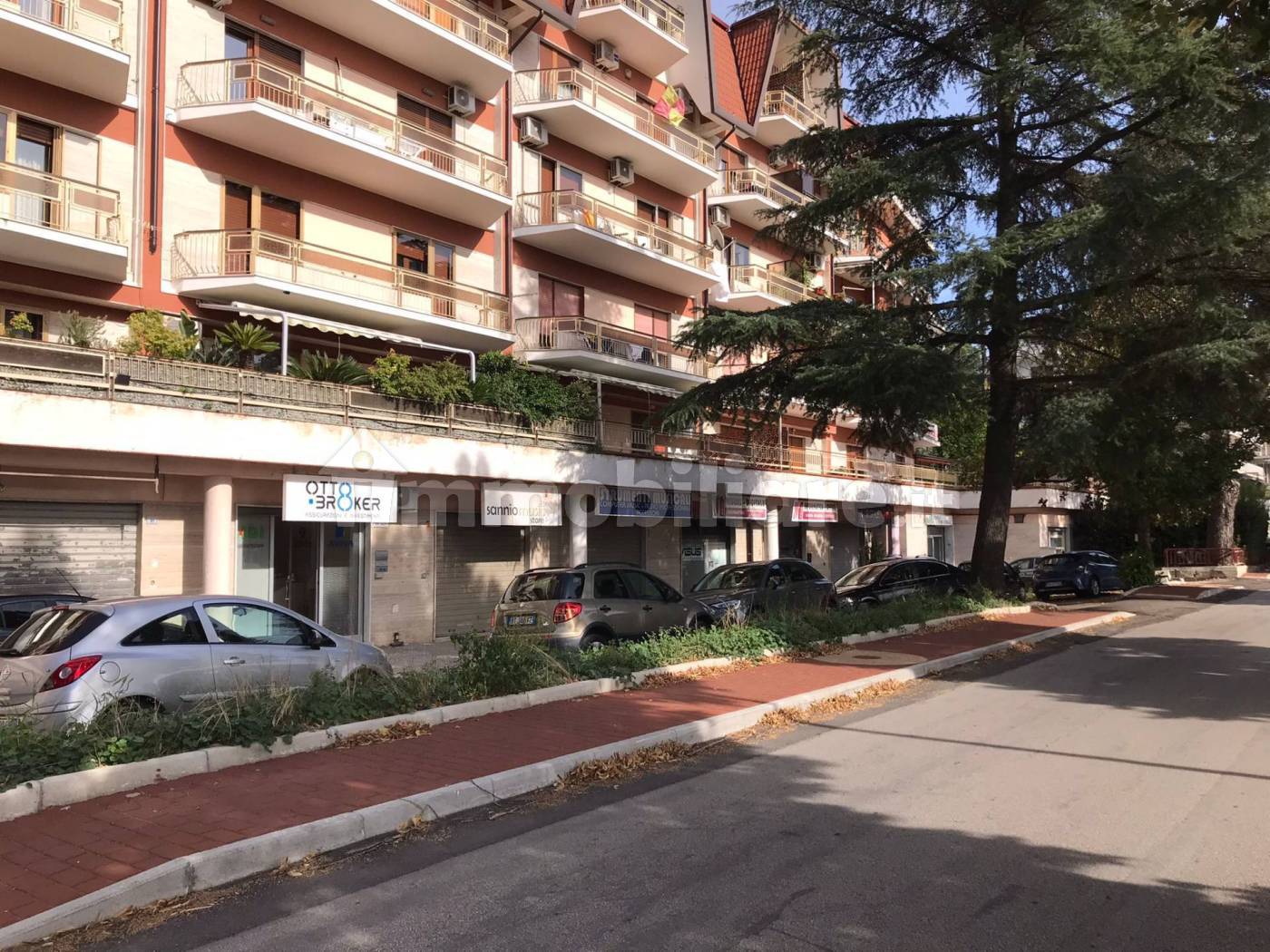 Locale commerciale in Vendita