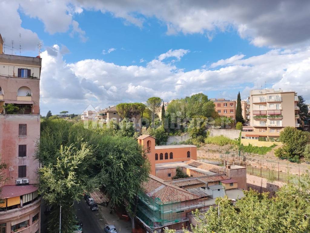 Vendita Appartamento Roma. Trilocale in via Paola Falconieri. Ottimo ...
