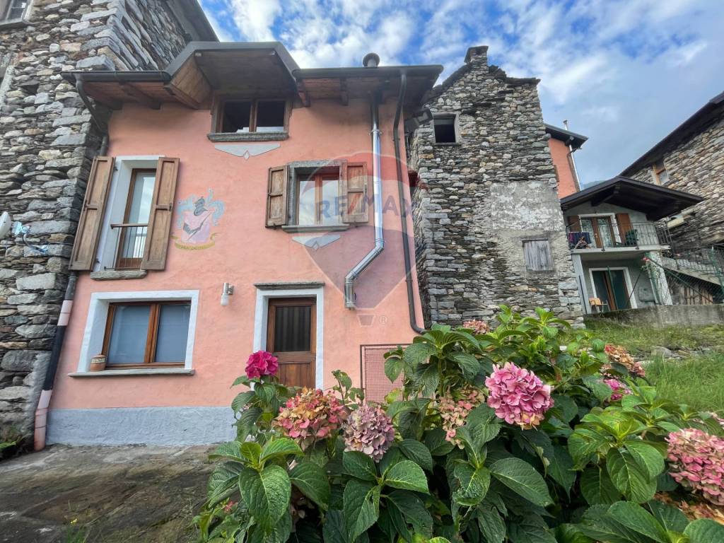 Vendita Terratetto plurifamiliare Gurro. Ottimo stato, riscaldamento ...