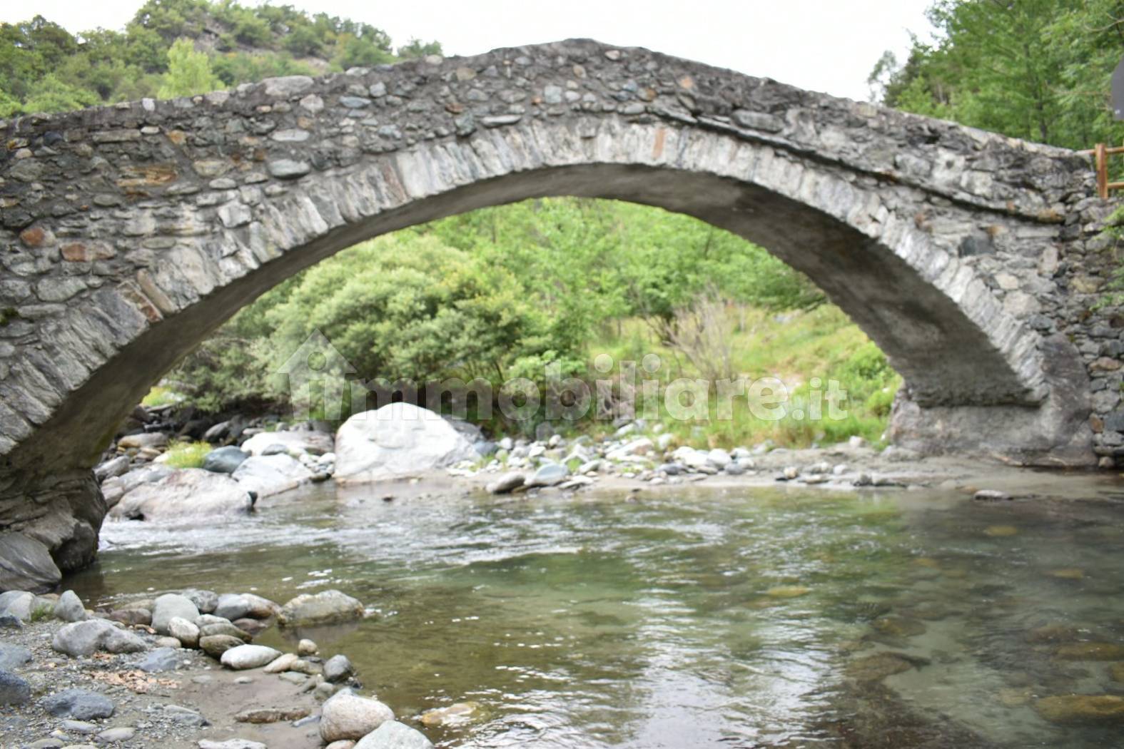 Bilocale frazione Viran 65, Challand-Saint-Victor