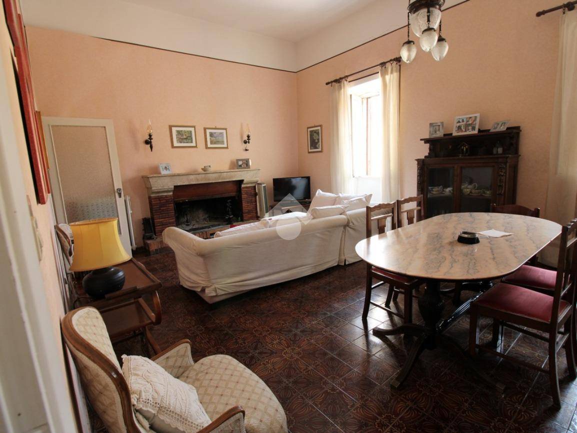 Quadrilocale piazza vittorio emanuele 5, Salisano