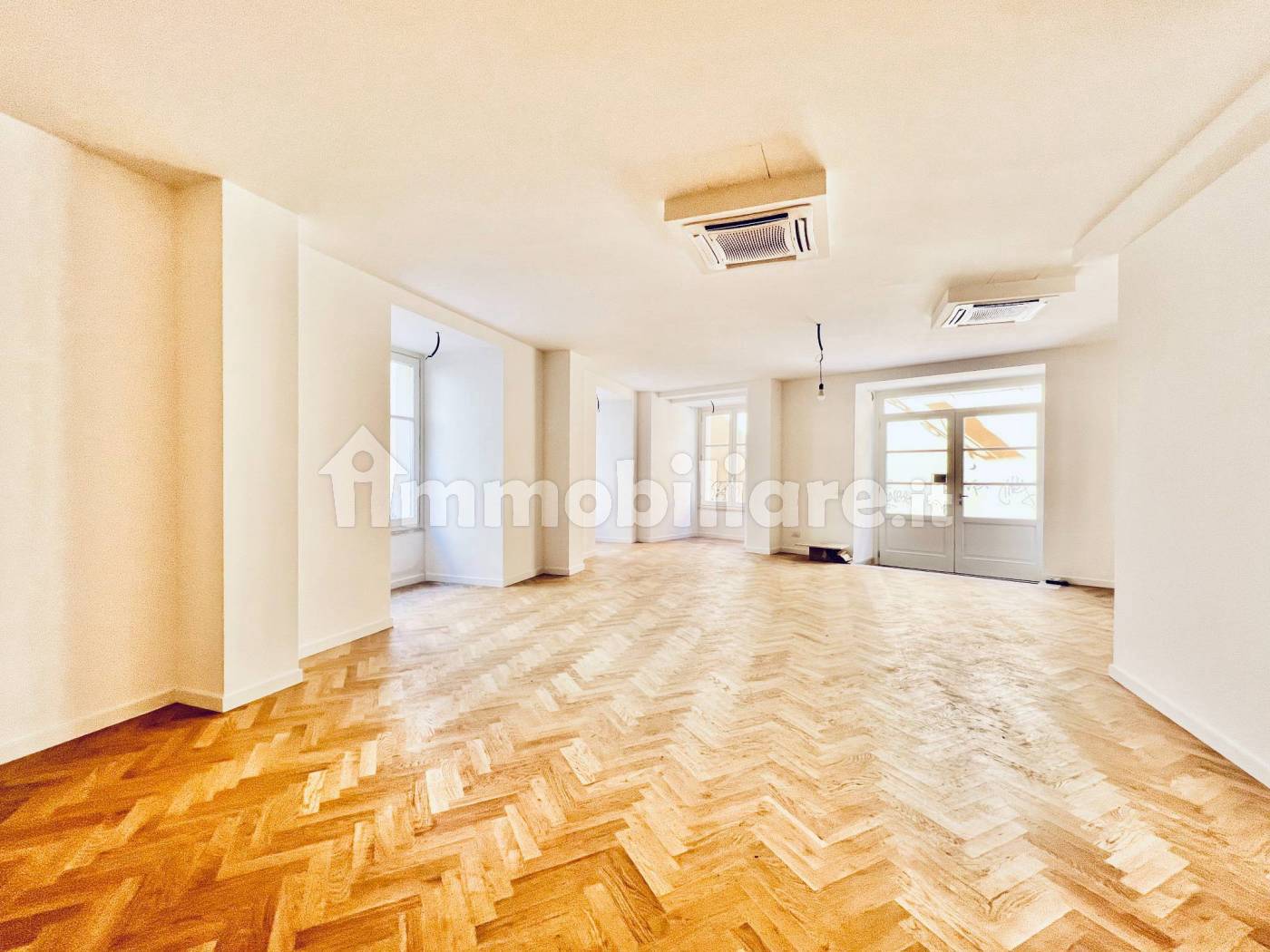 Locale commerciale in Vendita