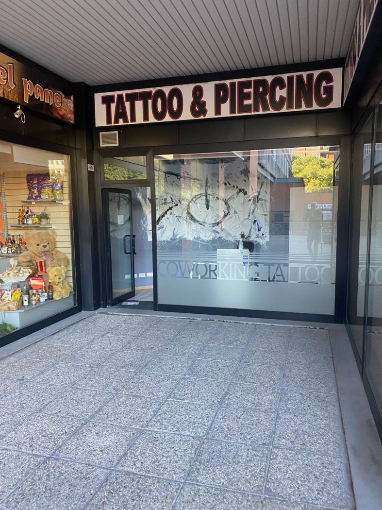 Locale commerciale in Vendita