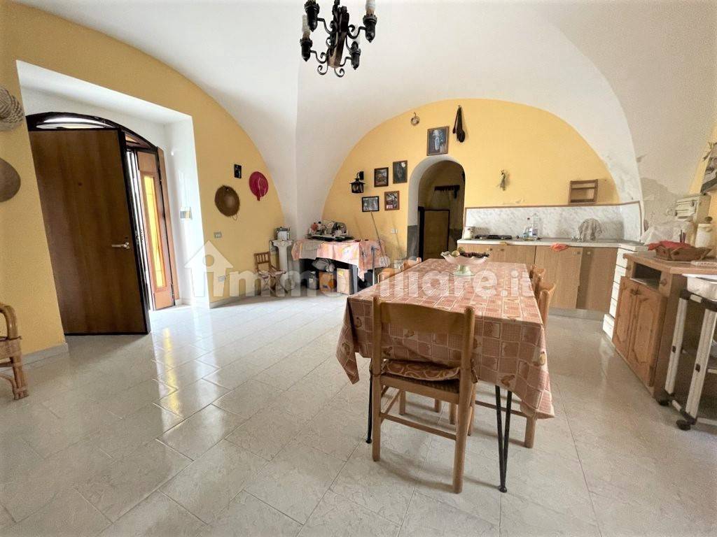 Monolocale via Michelangelo Giangregorio, Apice