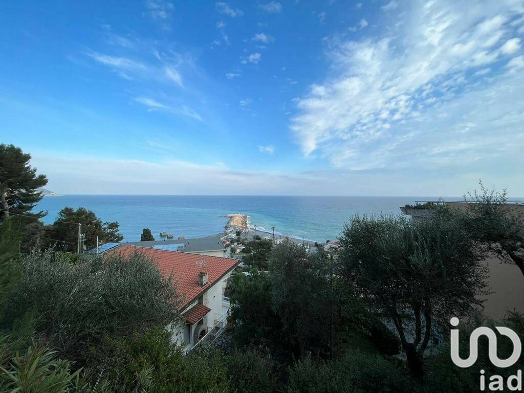 Trilocale via Torino 108, Centro, Diano Marina