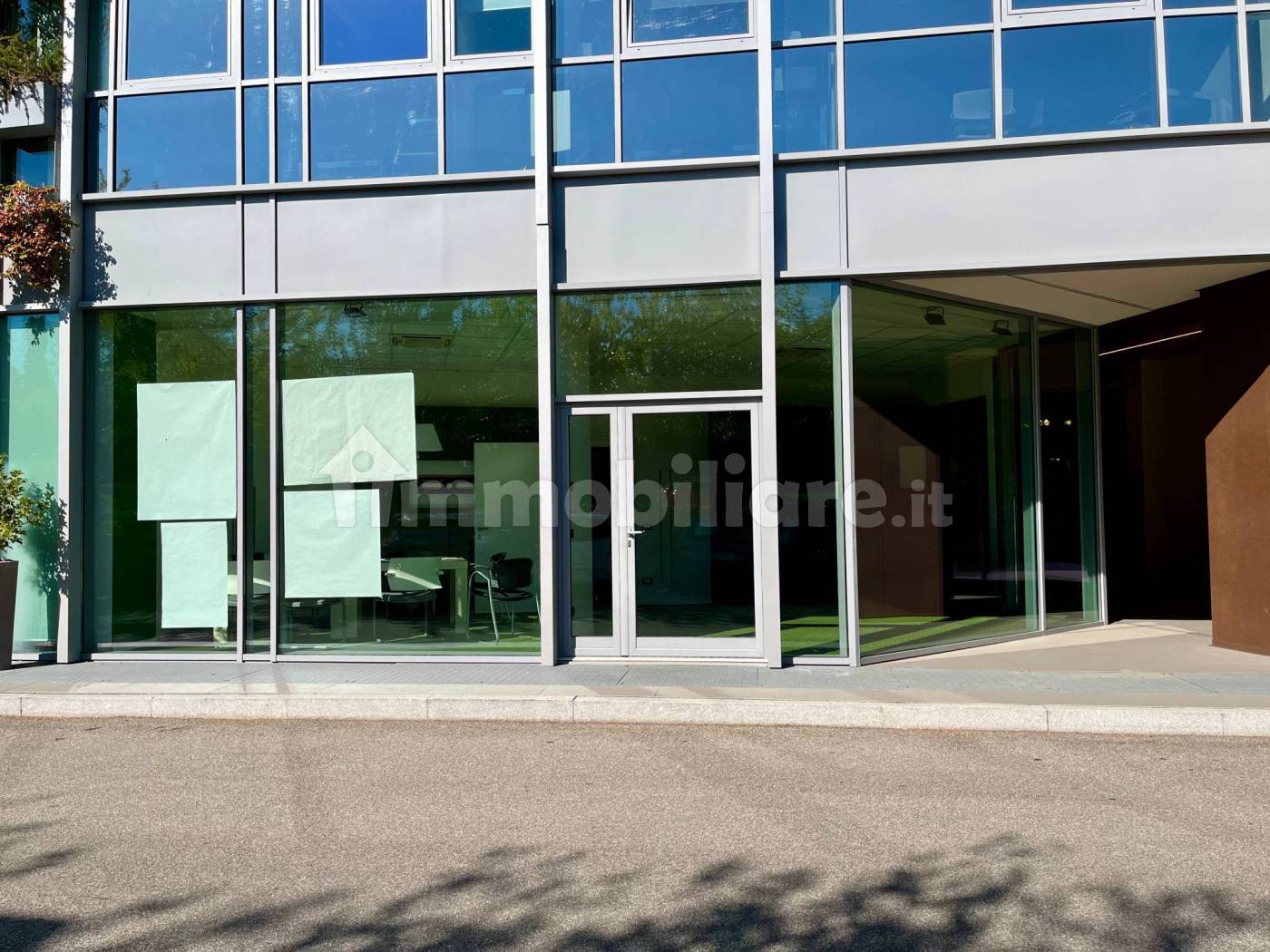 Locale commerciale in Vendita