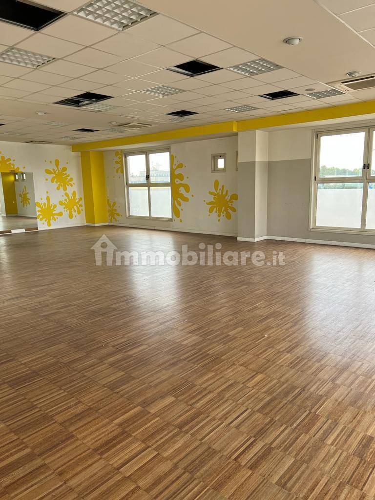 Locale commerciale in Vendita