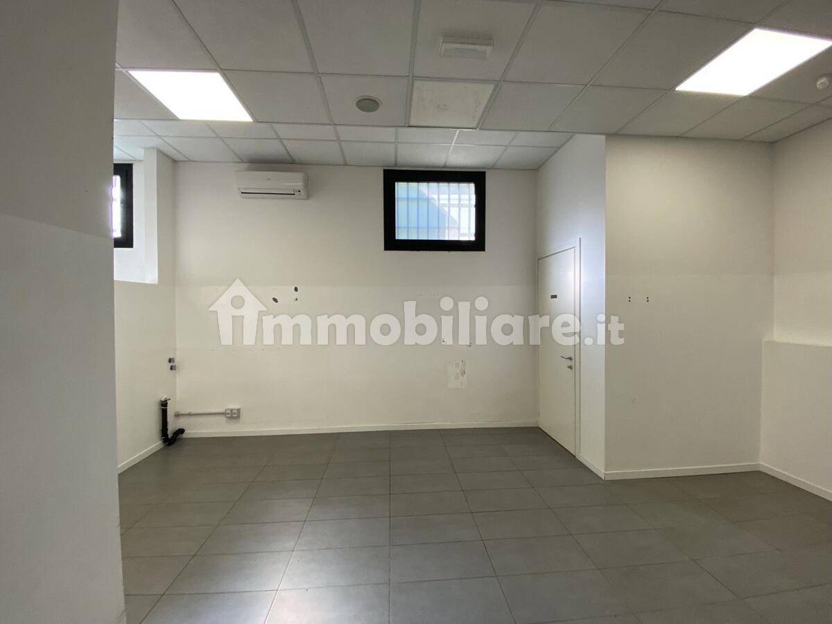 Locale commerciale in Vendita