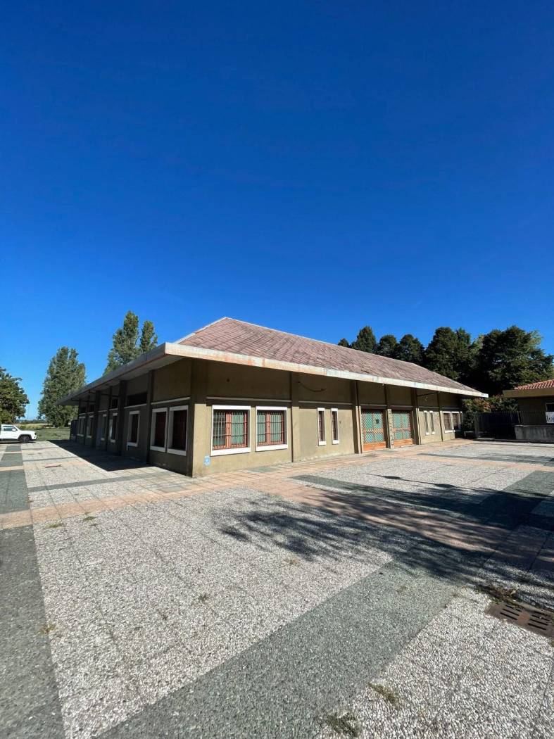 Locale commerciale in Vendita