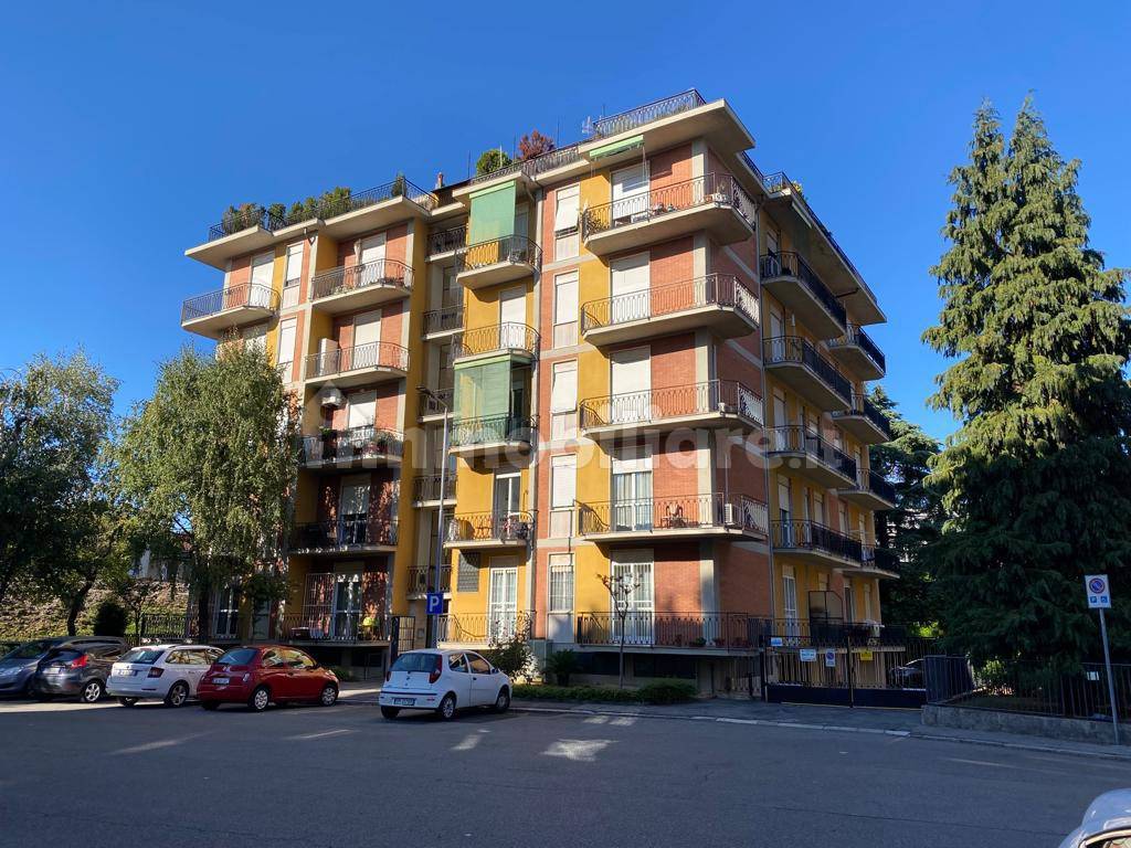 Trilocale via Sardegna, Canovine, Bergamo