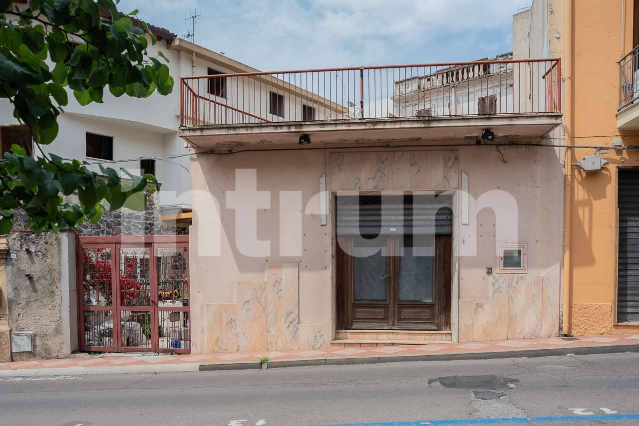 Locale commerciale in Vendita