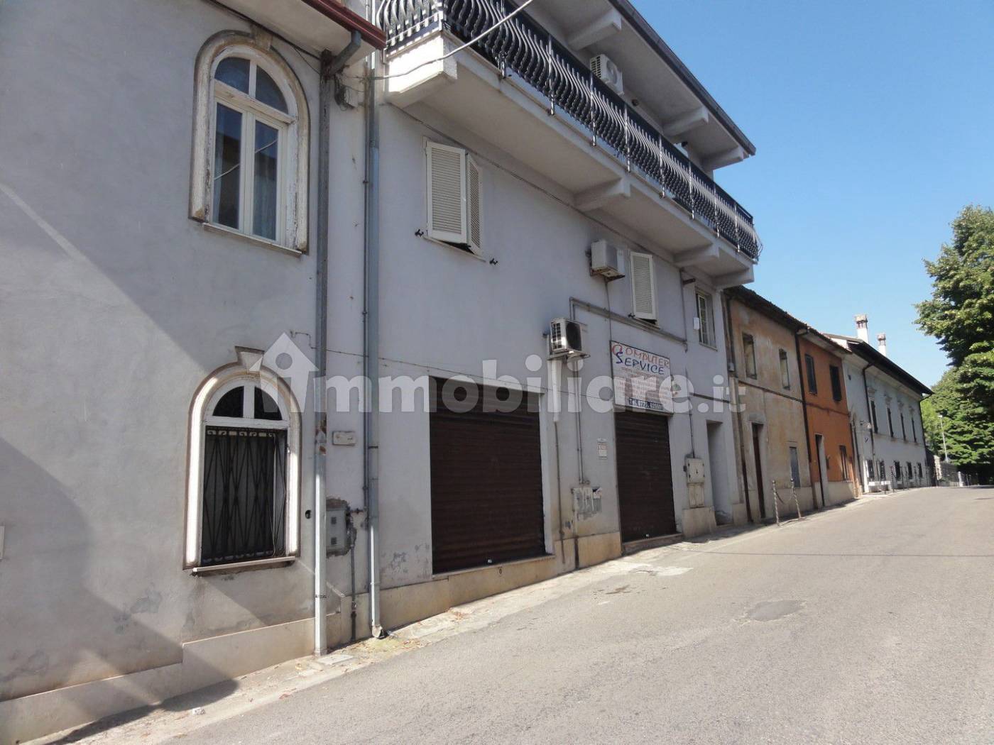 Locale commerciale in Vendita