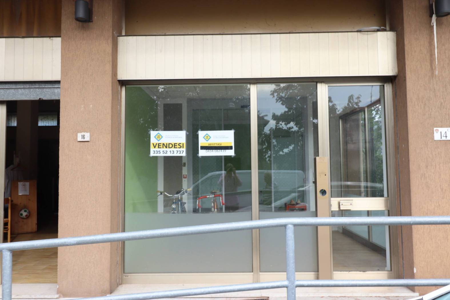 Locale commerciale in Vendita