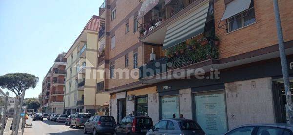 Locale commerciale via Capo Passero 4, Roma, rif. 98484064 - Immobiliare.it