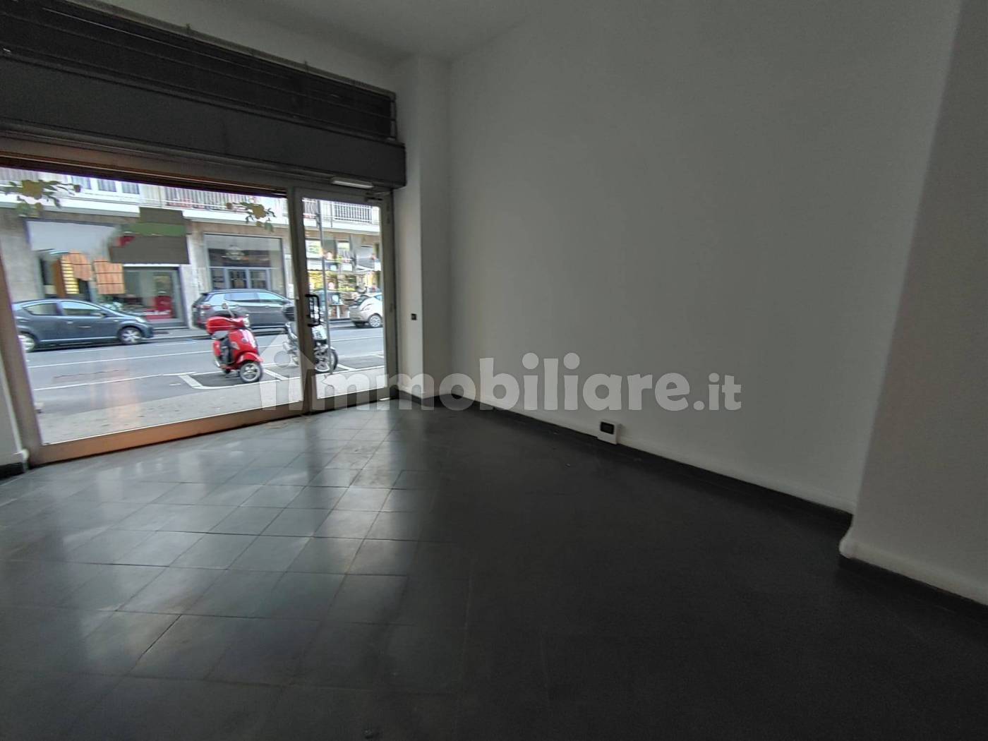 Locale commerciale in Vendita