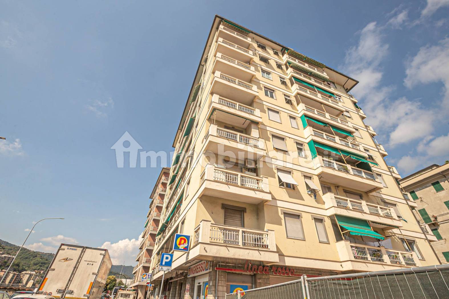 Trilocale buono stato, ottavo piano, Molassana, Genova