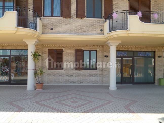 Locale commerciale in Vendita