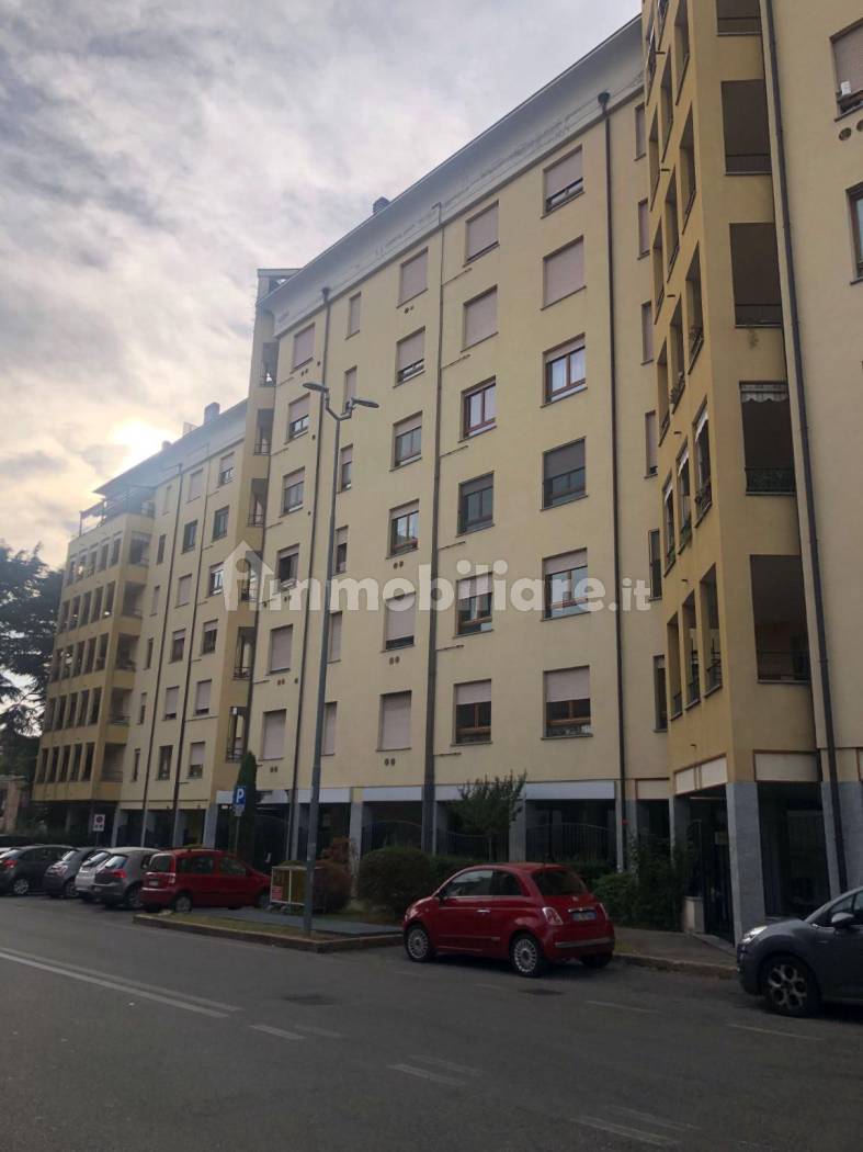 Trilocale via Bernardino Ferni 3, Centro, Gallarate