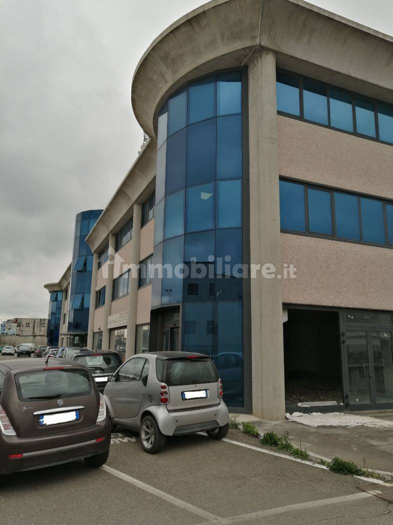 Locale commerciale in Vendita