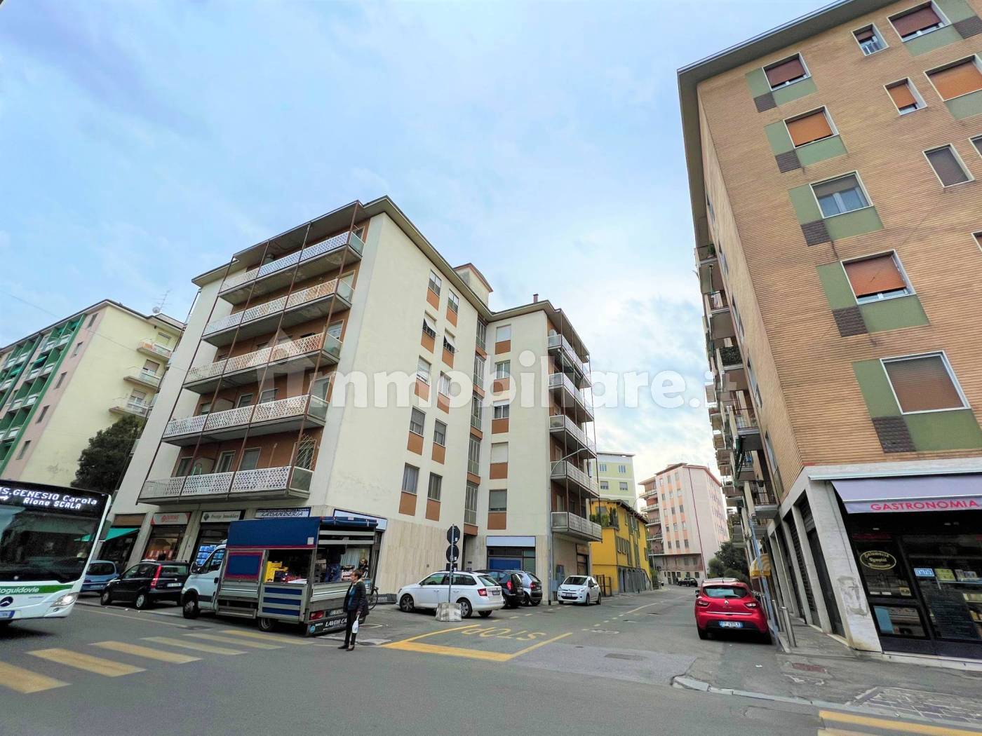 Trilocale via Umberto Olevano 6, Città Giardino, Pavia