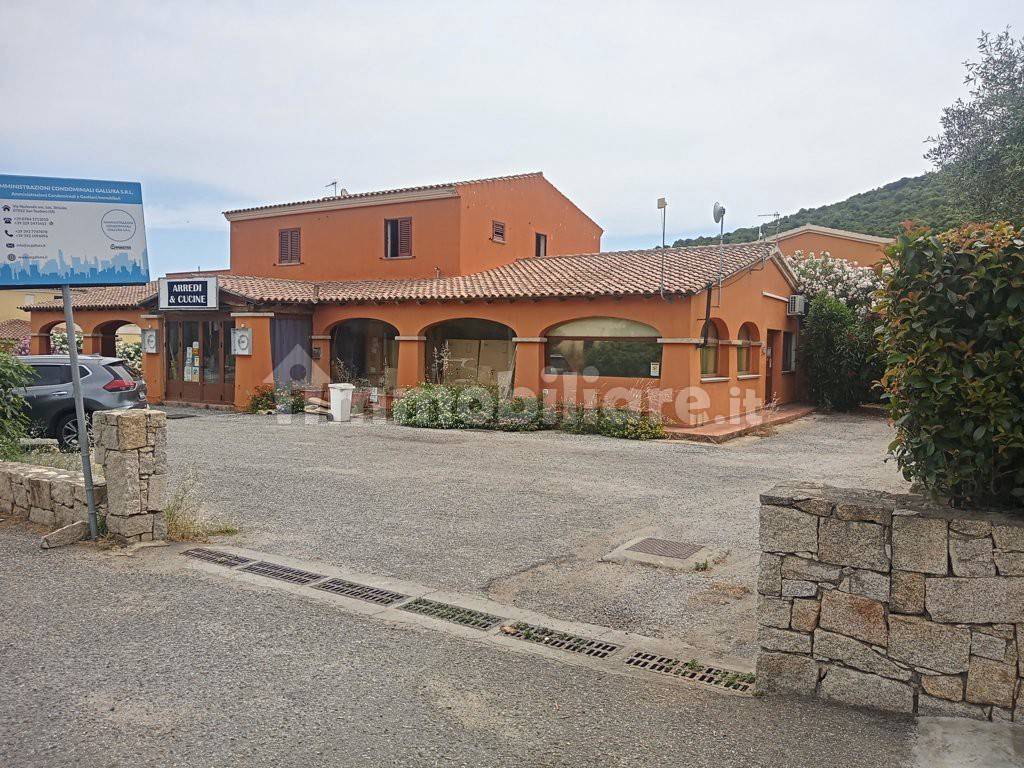 Locale commerciale in Vendita