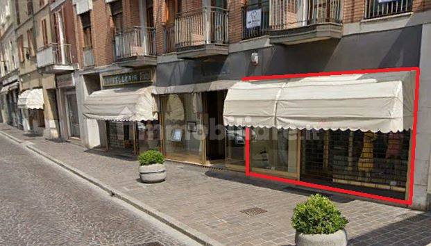 Locale commerciale in Vendita