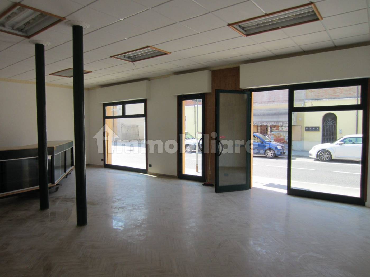 Locale commerciale in Vendita