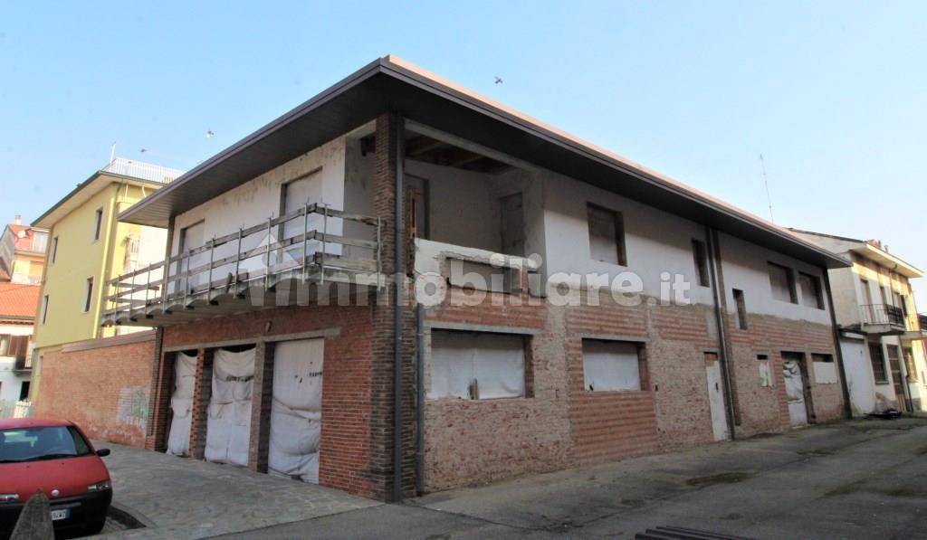 Locale commerciale in Vendita