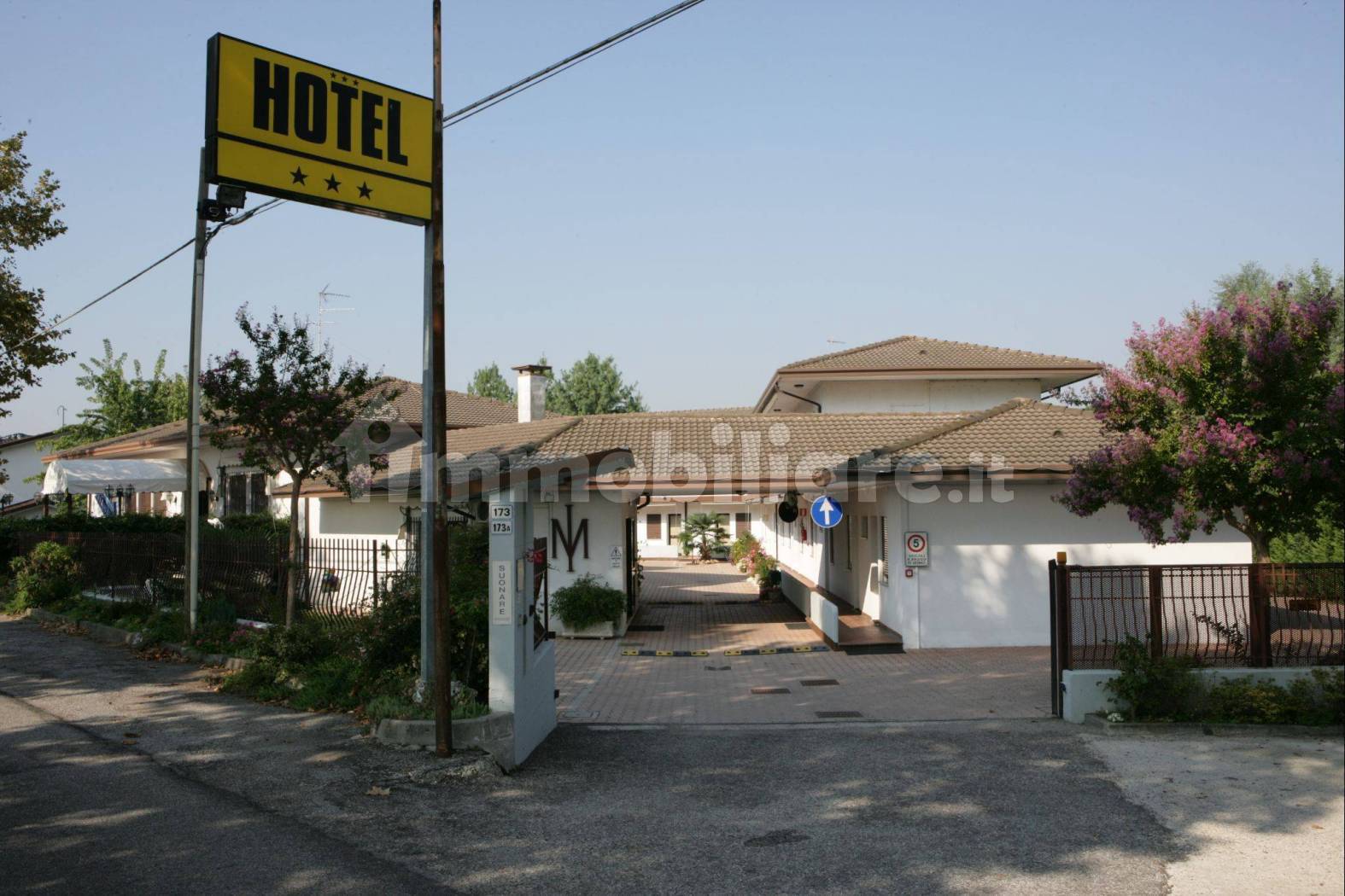 Hotel in Vendita