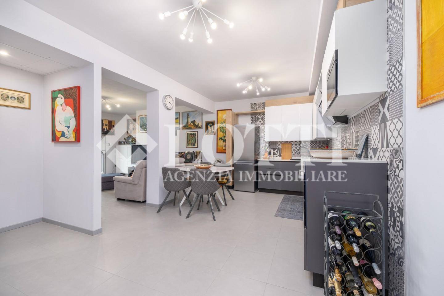 Quadrilocale piazza Martiri della Libertà, 11, Centro, Bientina