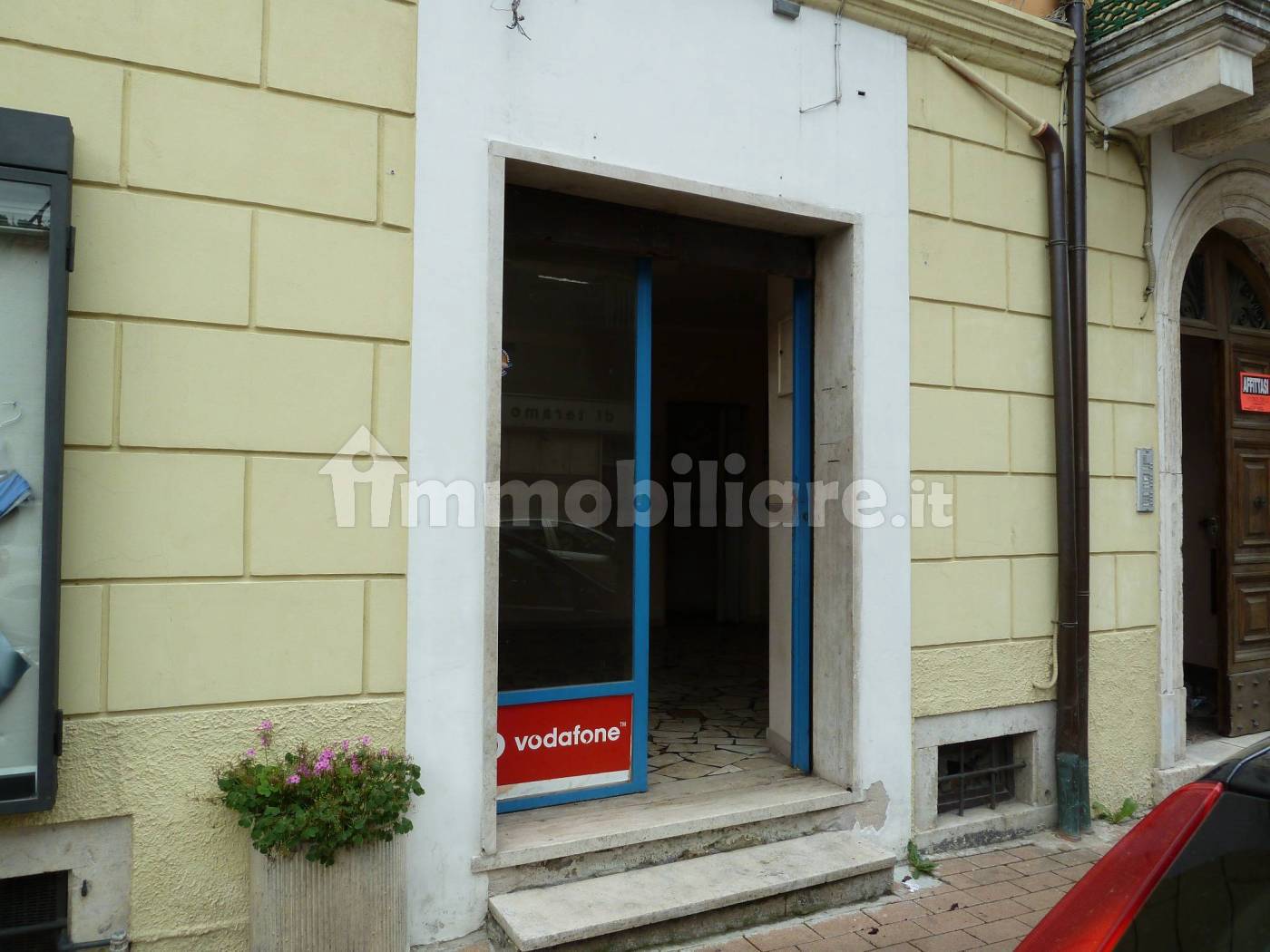 Locale commerciale in Vendita