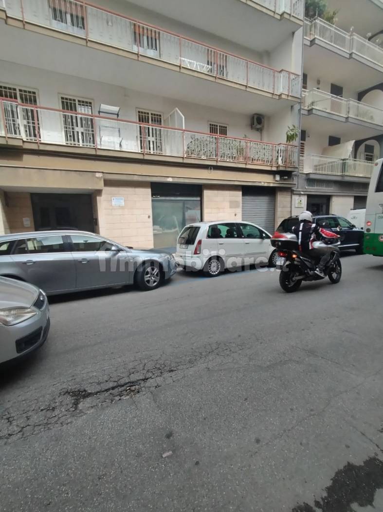 Locale commerciale in Vendita