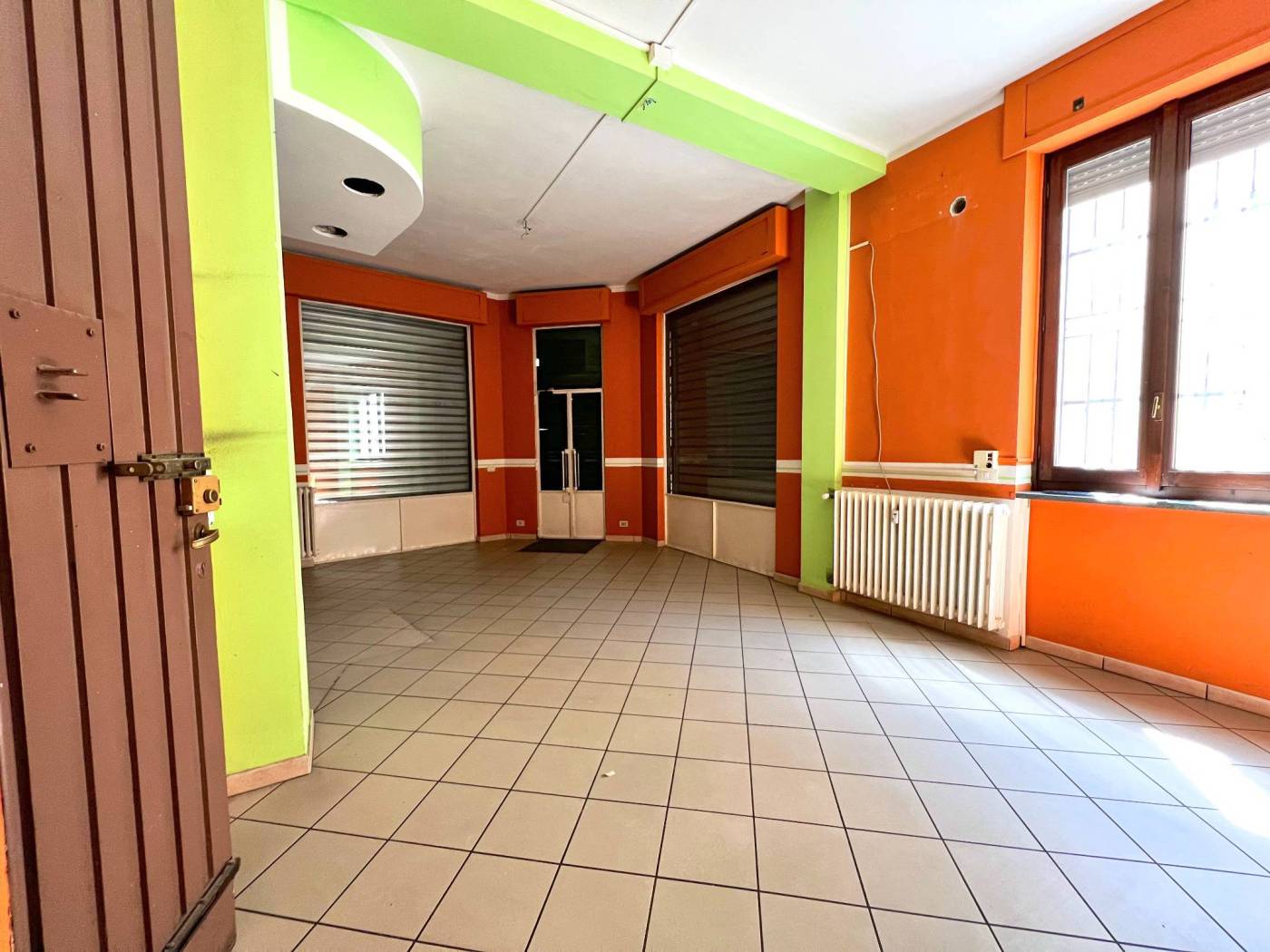 Locale commerciale in Vendita