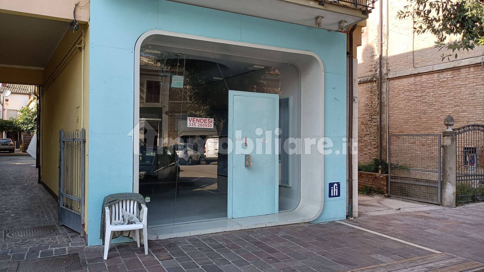 Locale commerciale in Vendita