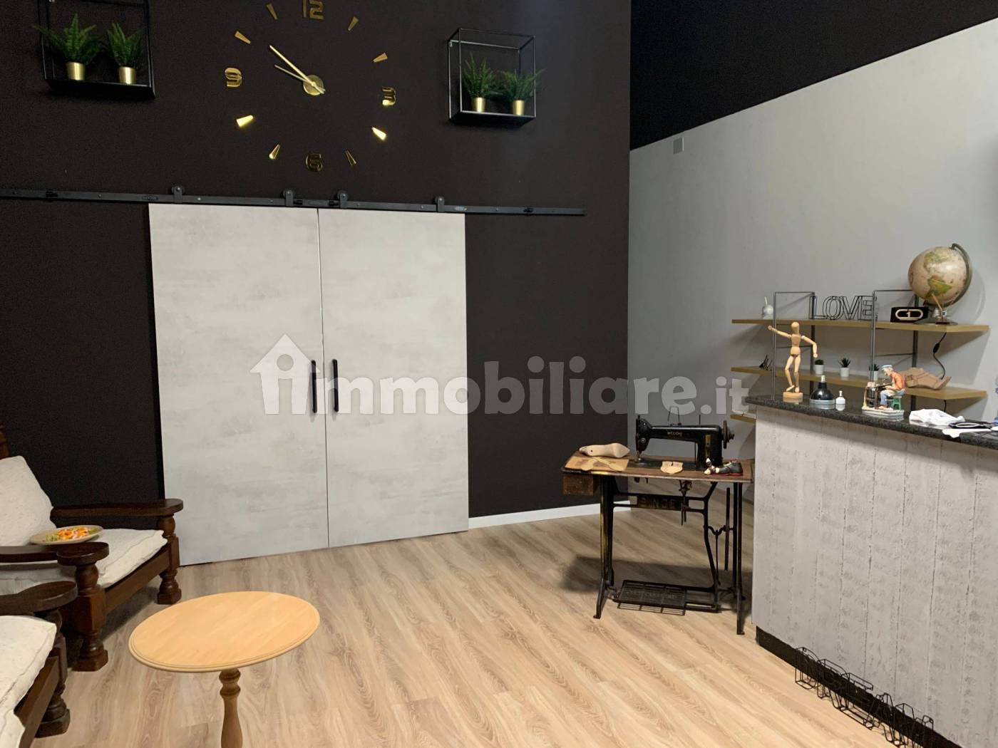 Locale commerciale con laboratorio in Vendita