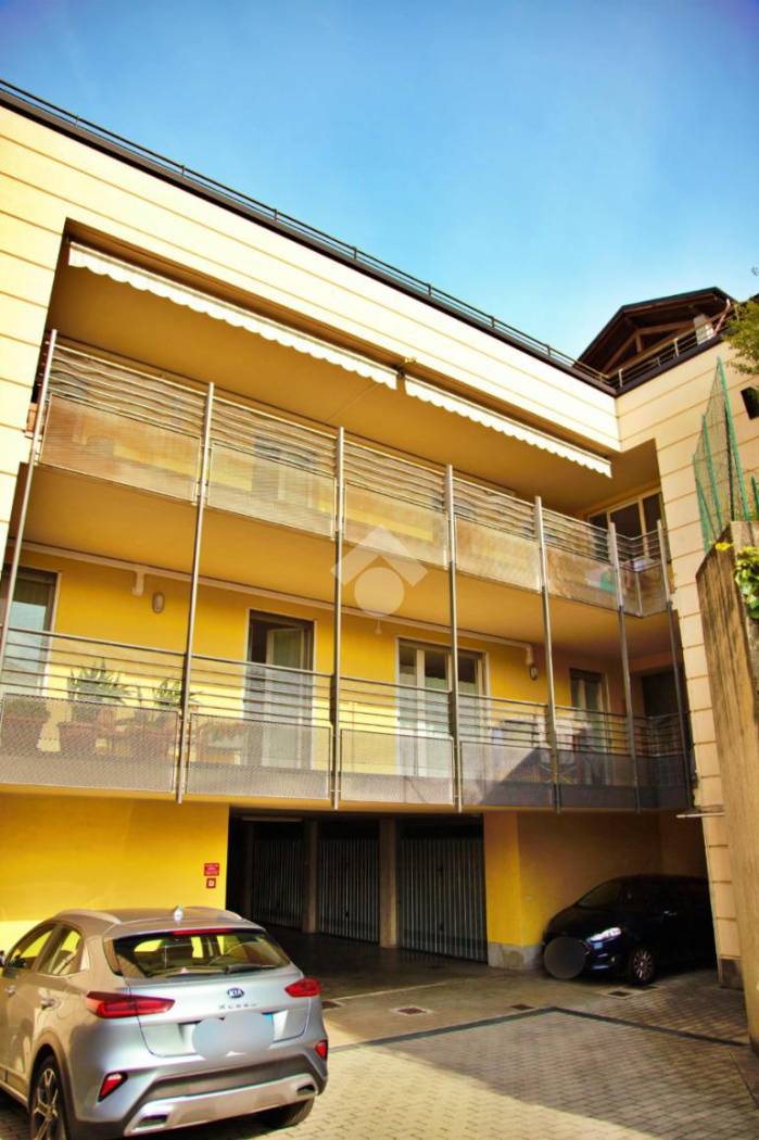 Trilocale via dei Partigiani 23, Centro, Mandello del Lario