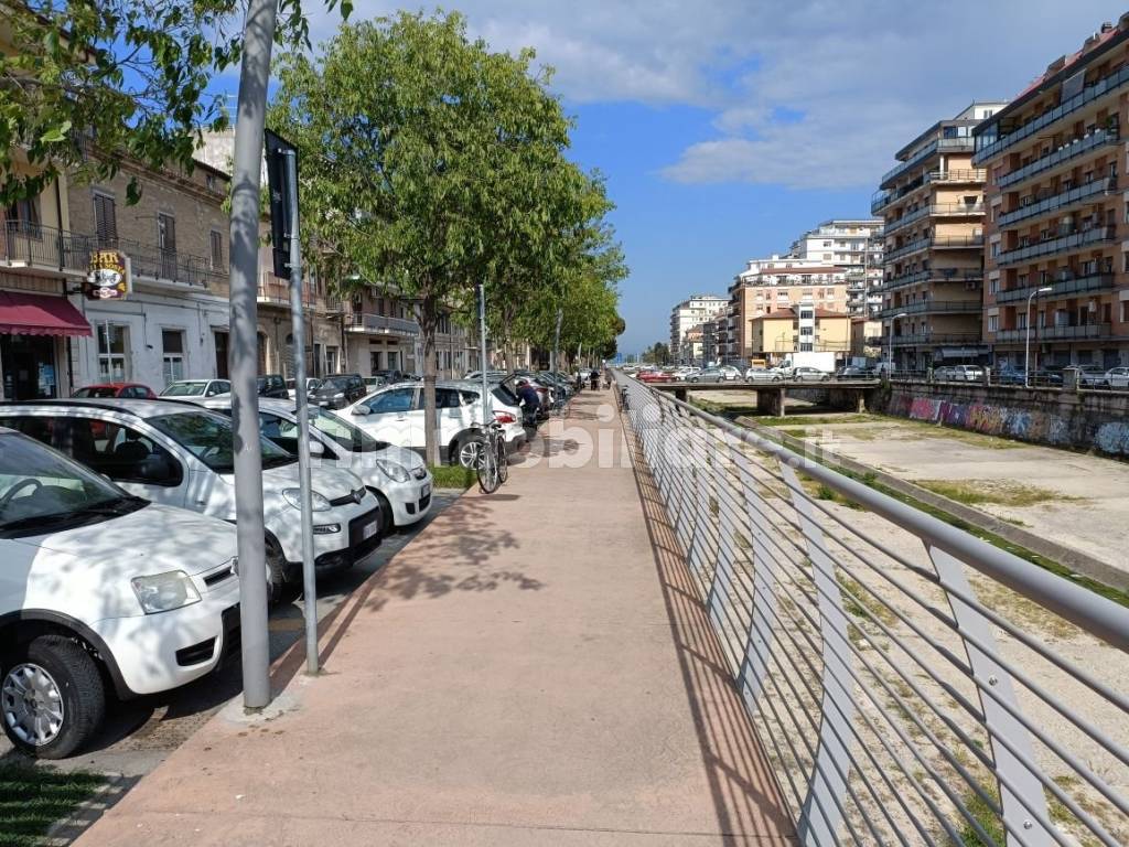 Locale commerciale via Gino Moretti, San Benedetto del Tronto, Rif ...